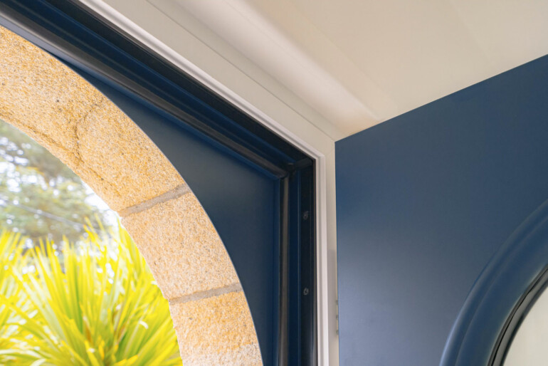 Coin mouchoir en aluminium pour porte d'entrée | Bel'M